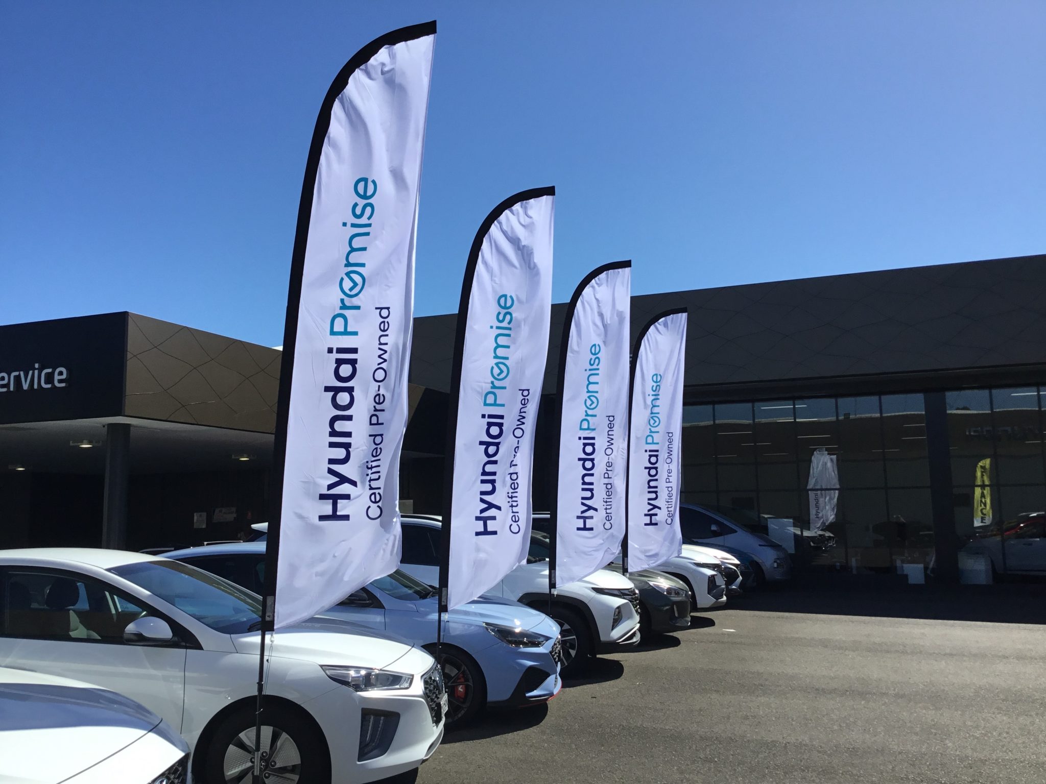 Swooper Flags, Teardrop Flags | Custom Flags & Banners | Auto Visuals